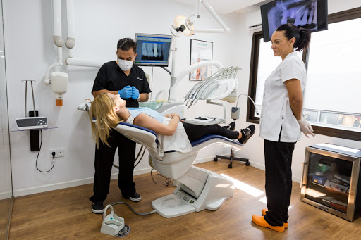 Clínica Dental Mosqueira en Alicante • Lee Opiniones y Precios | DocDental